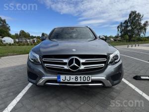 Grey Mercedes-Benz GLC 220 2016 in Riga, with an engine capacity of 2.20 L and mileage of 220 thousand km for 19000 €, photo 3 on AUTOMOTO.COM.LV