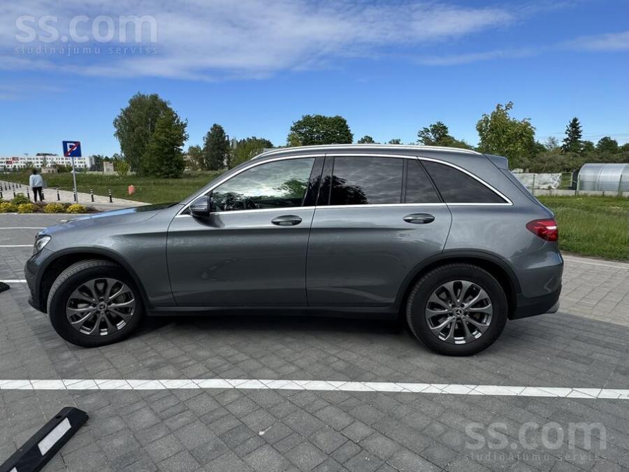 Grey Mercedes-Benz GLC 220 2016 in Riga, with an engine capacity of 2.20 L and mileage of 220 thousand km for 19000 €, photo 4 on AUTOMOTO.COM.LV