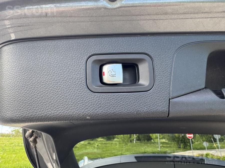 Grey Mercedes-Benz GLC 220 2016 in Riga, with an engine capacity of 2.20 L and mileage of 220 thousand km for 19000 €, photo 8 on AUTOMOTO.COM.LV