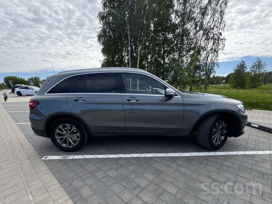 Grey Mercedes-Benz GLC 220 2016 in Riga, with an engine capacity of 2.20 L and mileage of 220 thousand km for 19000 €, photo 13 on AUTOMOTO.COM.LV