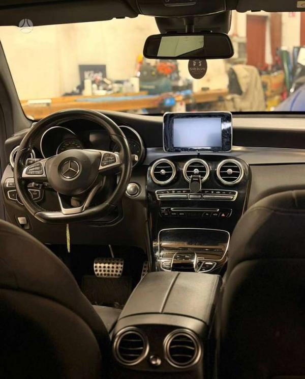 Grey Mercedes-Benz GLC 220 2017 in Anyksciai, with an engine capacity of 2.20 L and mileage of 240 thousand km for 22500 €, photo 5 on AUTOMOTO.COM.LV