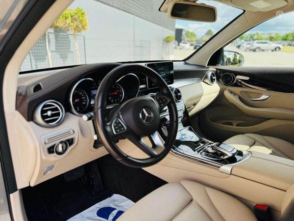 Grey Mercedes-Benz GLC 220 2017 in Siauliai, with an engine capacity of 2.14 L and mileage of 98 thousand km for 24499 €, photo 5 on AUTOMOTO.COM.LV