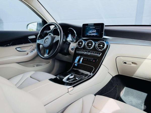 Grey Mercedes-Benz GLC 220 2017 in Siauliai, with an engine capacity of 2.14 L and mileage of 98 thousand km for 24499 €, photo 6 on AUTOMOTO.COM.LV
