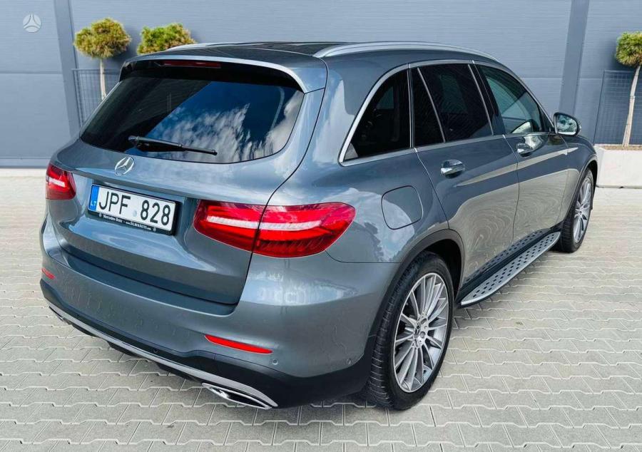Grey Mercedes-Benz GLC 220 2017 in Siauliai, with an engine capacity of 2.14 L and mileage of 98 thousand km for 24499 €, photo 3 on AUTOMOTO.COM.LV