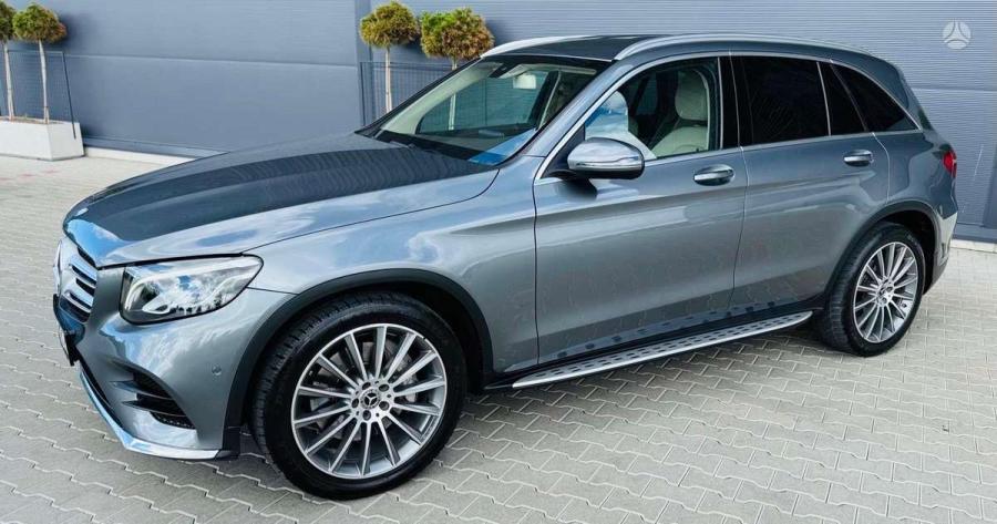 Grey Mercedes-Benz GLC 220 2017 in Siauliai, with an engine capacity of 2.14 L and mileage of 98 thousand km for 24499 €, photo 4 on AUTOMOTO.COM.LV