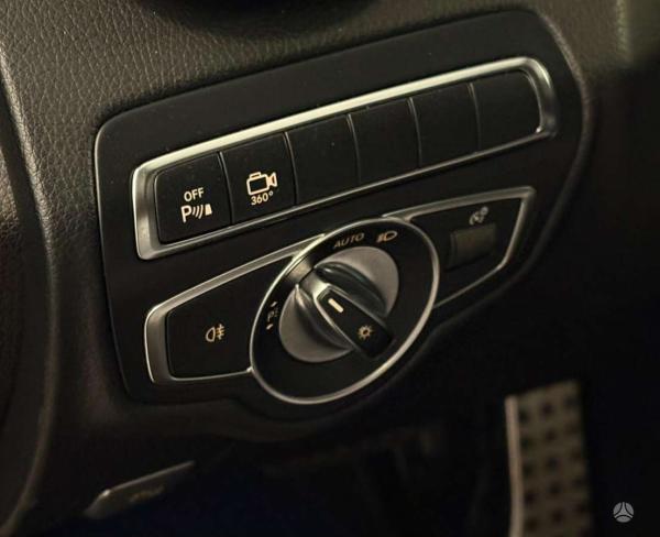 Grey Mercedes-Benz GLC 220 2017 in Marijampole, with an engine capacity of 2.14 L and mileage of 197 thousand km for 27650 €, photo 4 on AUTOMOTO.COM.LV