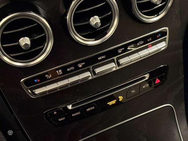 Grey Mercedes-Benz GLC 220 2017 in Marijampole, with an engine capacity of 2.14 L and mileage of 197 thousand km for 25999 €, photo 8 on AUTOMOTO.COM.LV