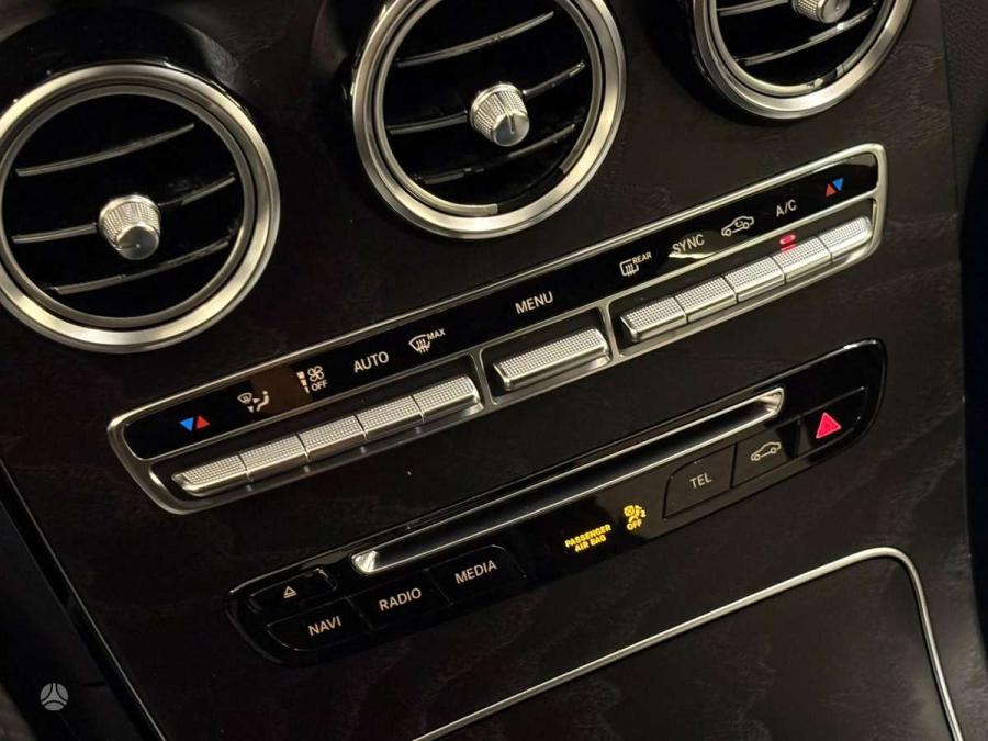 Grey Mercedes-Benz GLC 220 2017 in Marijampole, with an engine capacity of 2.14 L and mileage of 197 thousand km for 25999 €, photo 8 on AUTOMOTO.COM.LV