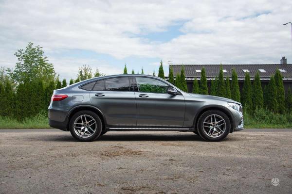 Grey Mercedes-Benz GLC 220 2017 in Elektrenai, with an engine capacity of 2.15 L and mileage of 270 thousand km for 20900 €, photo 9 on AUTOMOTO.COM.LV
