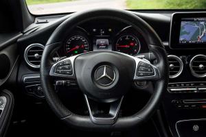 Grey Mercedes-Benz GLC 220 2017 in Elektrenai, with an engine capacity of 2.15 L and mileage of 270 thousand km for 20900 €, photo 11 on AUTOMOTO.COM.LV