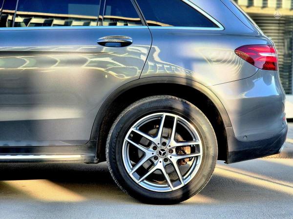 Grey Mercedes-Benz GLC 220 2019 in Vilnius, with an engine capacity of 2.14 L and mileage of 301 thousand km for 17800 €, photo 4 on AUTOMOTO.COM.LV
