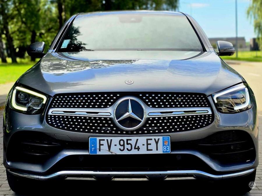 Серый Мерседес ГЛЦ 220 2019 в Таураге, объемом двигателя 1.95 л и пробегом 284 тыс. км за 27500 €, фото 1 на AUTOMOTO.COM.LV