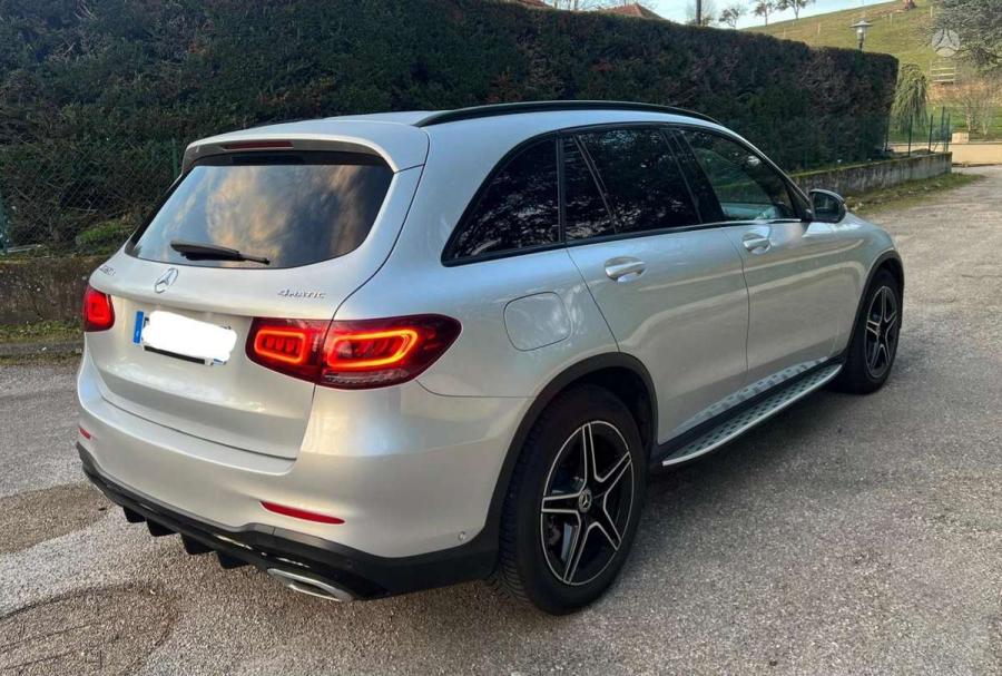 Grey Mercedes-Benz GLC 220 2020 in Taurage, with an engine capacity of 1.95 L and mileage of 187 thousand km for 26500 €, photo 3 on AUTOMOTO.COM.LV