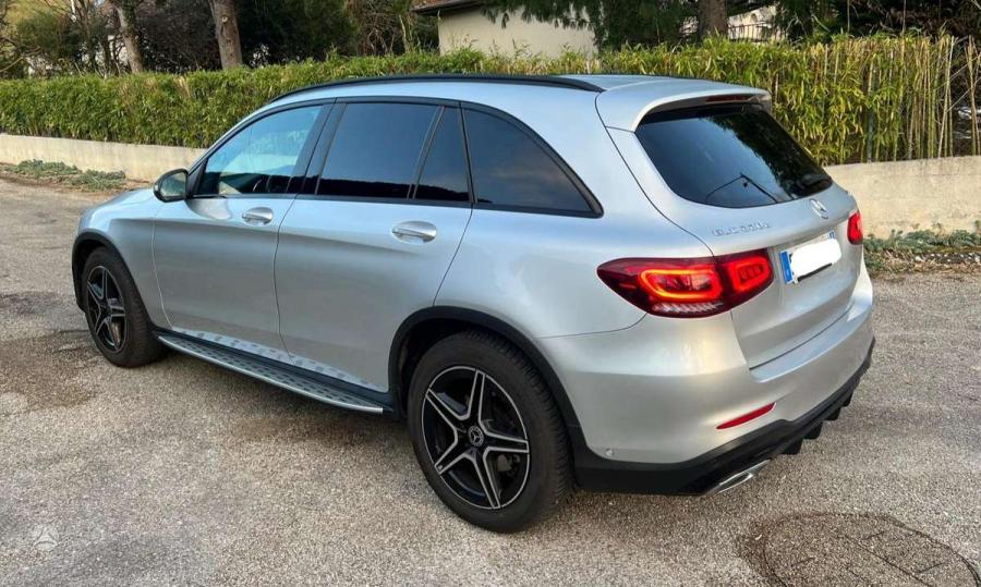 Grey Mercedes-Benz GLC 220 2020 in Taurage, with an engine capacity of 1.95 L and mileage of 187 thousand km for 26500 €, photo 4 on AUTOMOTO.COM.LV