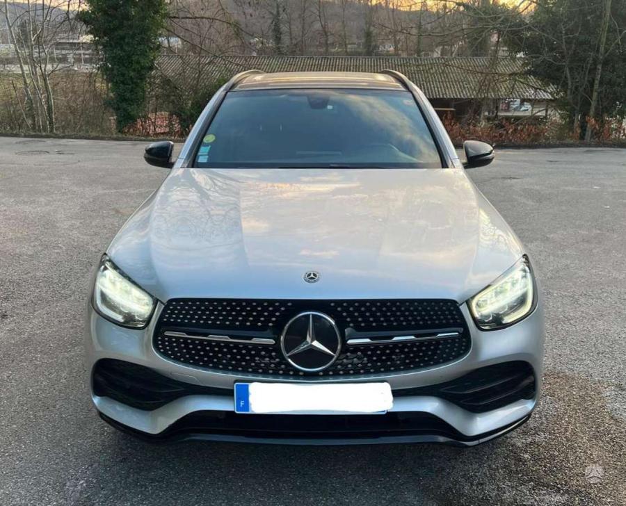 Grey Mercedes-Benz GLC 220 2020 in Taurage, with an engine capacity of 1.95 L and mileage of 187 thousand km for 26500 €, photo 5 on AUTOMOTO.COM.LV