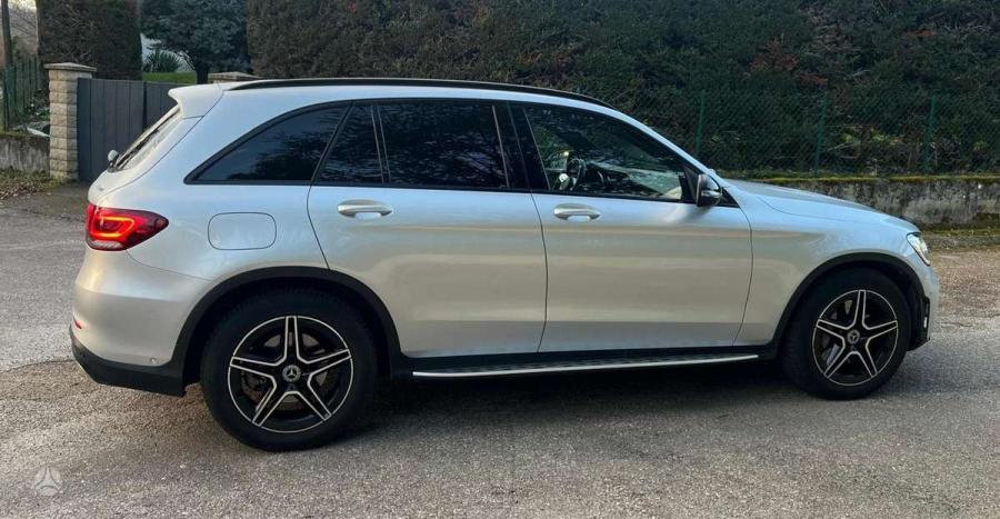 Grey Mercedes-Benz GLC 220 2020 in Taurage, with an engine capacity of 1.95 L and mileage of 187 thousand km for 26500 €, photo 6 on AUTOMOTO.COM.LV