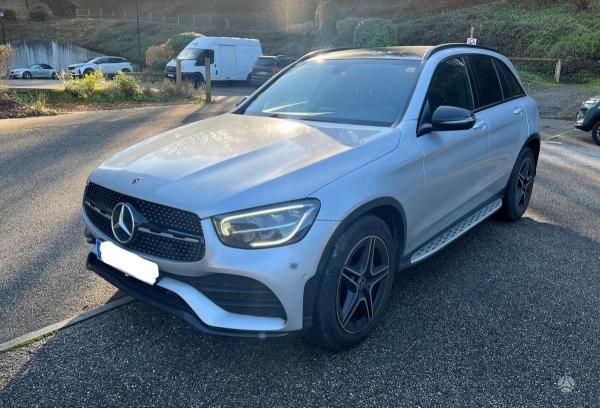 Grey Mercedes-Benz GLC 220 2020 in Taurage, with an engine capacity of 1.95 L and mileage of 107 thousand km for 26300 €, photo 2 on AUTOMOTO.COM.LV