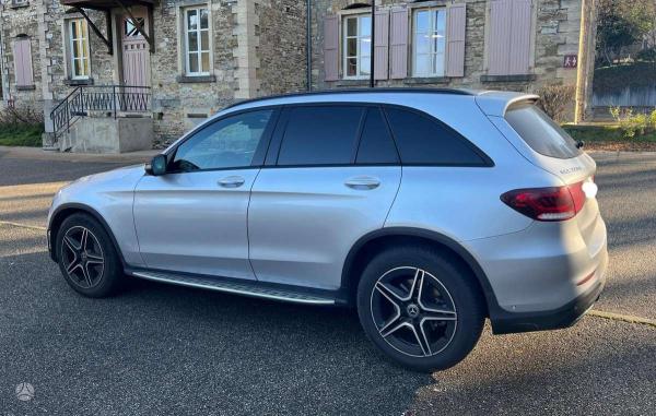 Grey Mercedes-Benz GLC 220 2020 in Taurage, with an engine capacity of 1.95 L and mileage of 107 thousand km for 26300 €, photo 3 on AUTOMOTO.COM.LV