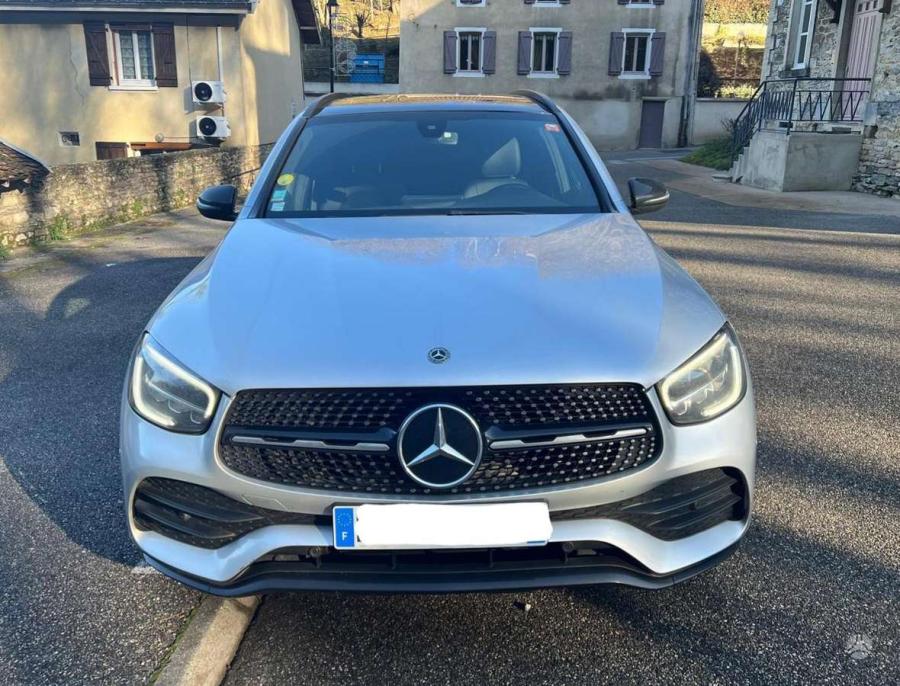 Pelēks Mercedes-Benz GLC 220 2020 Tauragė, ar dzinēja tilpumu 1.95 L un nobraukumu 107 tūkst. km par 26300 €, foto 4 vietnē AUTOMOTO.COM.LV