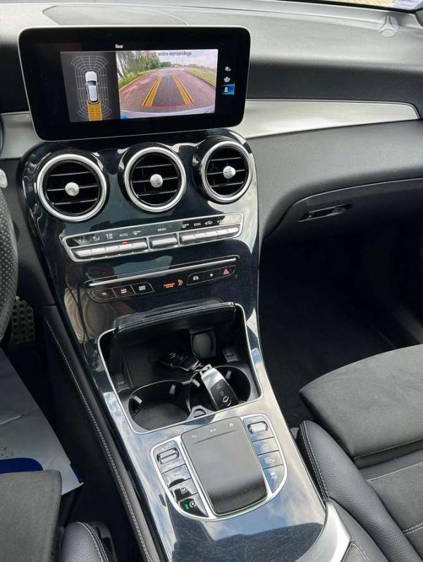 Grey Mercedes-Benz GLC 220 2020 in Taurage, with an engine capacity of 1.95 L and mileage of 187 thousand km for 24900 €, photo 10 on AUTOMOTO.COM.LV