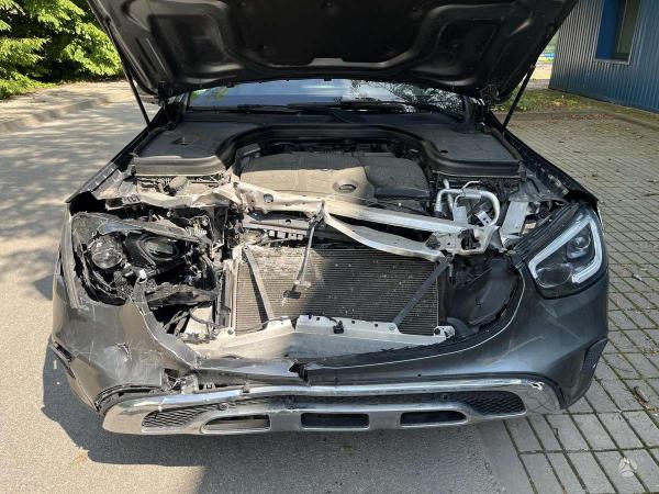 Pelēks Mercedes-Benz GLC 220 2020 Kauņa, ar dzinēja tilpumu 1.95 L un nobraukumu 160 tūkst. km par 9700 €, foto 4 vietnē AUTOMOTO.COM.LV