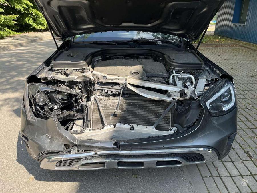Pelēks Mercedes-Benz GLC 220 2020 Kauņa, ar dzinēja tilpumu 1.95 L un nobraukumu 160 tūkst. km par 9700 €, foto 5 vietnē AUTOMOTO.COM.LV