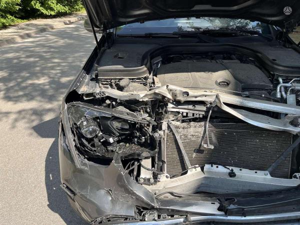 Pelēks Mercedes-Benz GLC 220 2020 Kauņa, ar dzinēja tilpumu 1.95 L un nobraukumu 160 tūkst. km par 9700 €, foto 5 vietnē AUTOMOTO.COM.LV