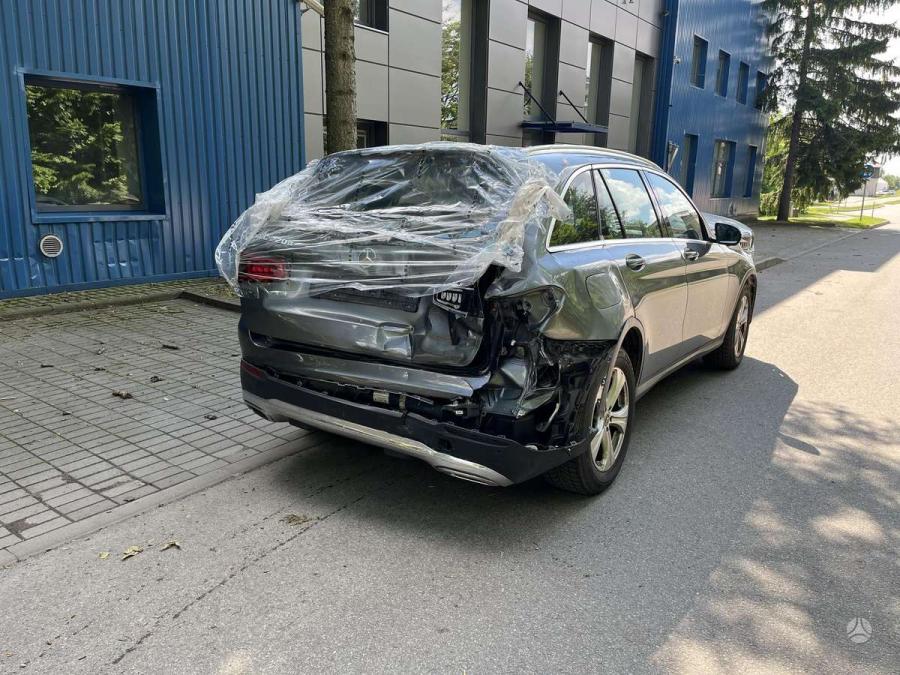 Pelēks Mercedes-Benz GLC 220 2020 Kauņa, ar dzinēja tilpumu 1.95 L un nobraukumu 160 tūkst. km par 9700 €, foto 8 vietnē AUTOMOTO.COM.LV