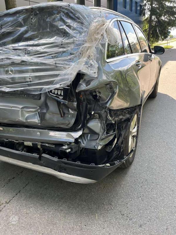 Pelēks Mercedes-Benz GLC 220 2020 Kauņa, ar dzinēja tilpumu 1.95 L un nobraukumu 160 tūkst. km par 9700 €, foto 8 vietnē AUTOMOTO.COM.LV