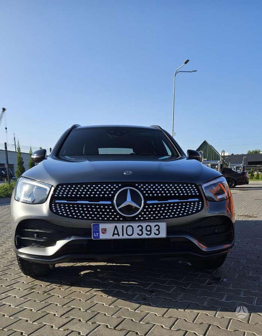 Grey Mercedes-Benz GLC 220 2020 in Plunge, with an engine capacity of 1.95 L and mileage of 224 thousand km for 24500 €, photo 1 on AUTOMOTO.COM.LV