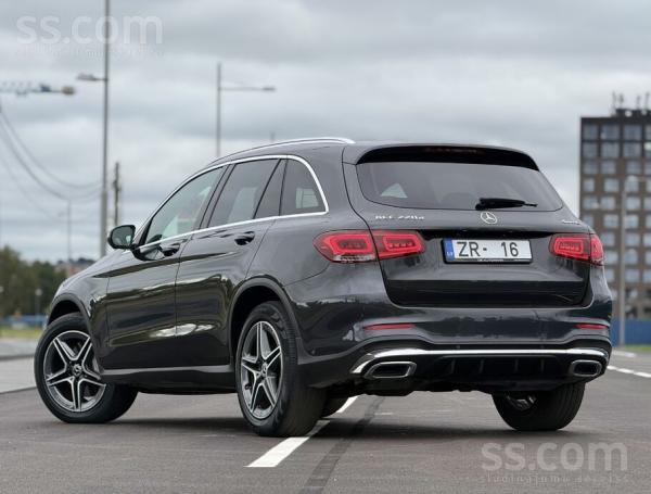 Grey Mercedes-Benz GLC 220 2020 in Riga, with an engine capacity of 2.00 L and mileage of 126 thousand km for 29900 €, photo 4 on AUTOMOTO.COM.LV