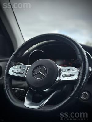 Pelēks Mercedes-Benz GLC 220 2020 Rīga, ar dzinēja tilpumu 2.00 L un nobraukumu 126 tūkst. km par 29900 €, foto 24 vietnē AUTOMOTO.COM.LV