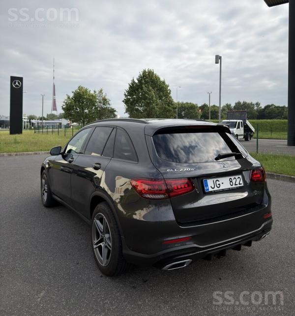 Pelēks Mercedes-Benz GLC 220 2021 Rīga, ar dzinēja tilpumu 2.00 L un nobraukumu 36 tūkst. km par 39800 €, foto 3 vietnē AUTOMOTO.COM.LV
