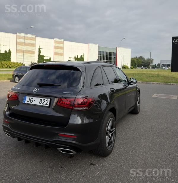 Pelēks Mercedes-Benz GLC 220 2021 Rīga, ar dzinēja tilpumu 2.00 L un nobraukumu 36 tūkst. km par 39800 €, foto 4 vietnē AUTOMOTO.COM.LV