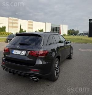 Pelēks Mercedes-Benz GLC 220 2021 Rīga, ar dzinēja tilpumu 2.00 L un nobraukumu 36 tūkst. km par 39800 €, foto 5 vietnē AUTOMOTO.COM.LV