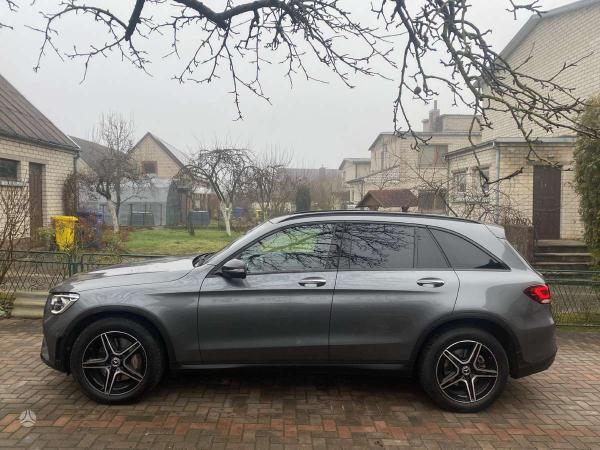 Pelēks Mercedes-Benz GLC 220 2022 Kelmė, ar dzinēja tilpumu 1.95 L un nobraukumu 149 tūkst. km par 28200 €, foto 4 vietnē AUTOMOTO.COM.LV