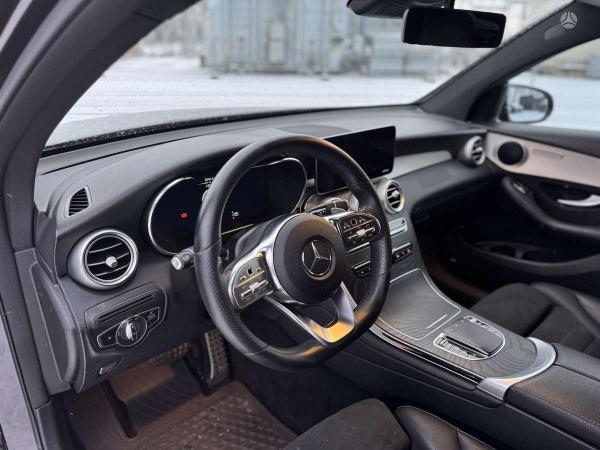 Grey Mercedes-Benz GLC 220 2022 in Siauliai, with an engine capacity of 1.95 L and mileage of 145 thousand km for 34000 €, photo 10 on AUTOMOTO.COM.LV