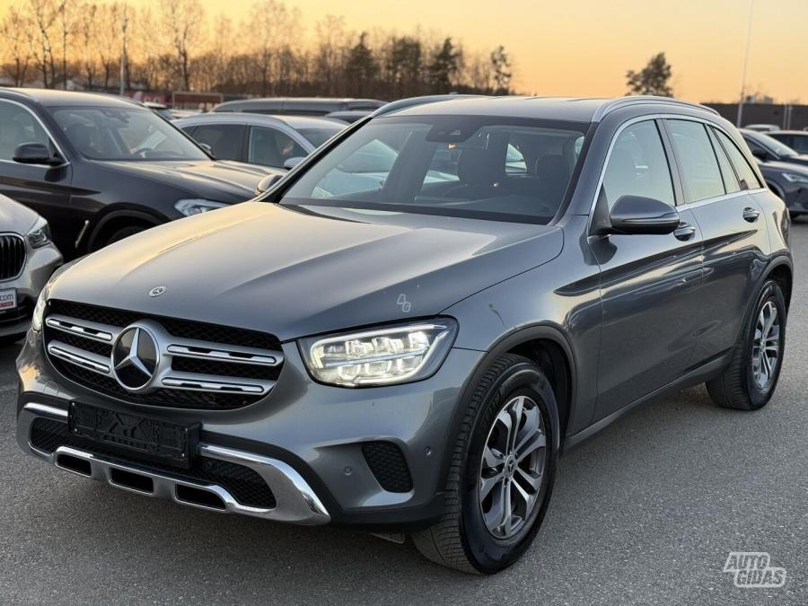 Pelēks Mercedes-Benz GLC 220 2022 Viļņa, ar dzinēja tilpumu 2.00 L un nobraukumu 105 tūkst. km par 24999 €, foto 1 vietnē AUTOMOTO.COM.LV