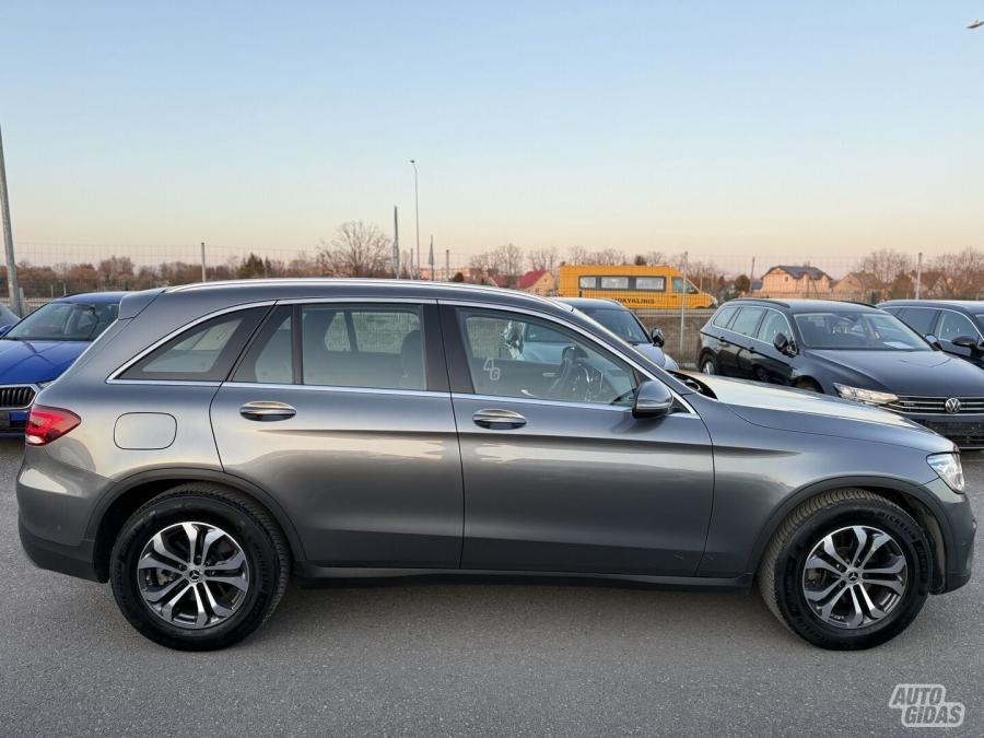 Pelēks Mercedes-Benz GLC 220 2022 Viļņa, ar dzinēja tilpumu 2.00 L un nobraukumu 105 tūkst. km par 24999 €, foto 7 vietnē AUTOMOTO.COM.LV
