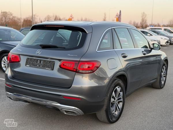 Grey Mercedes-Benz GLC 220 2022 in Vilnius, with an engine capacity of 2.00 L and mileage of 105 thousand km for 24999 €, photo 8 on AUTOMOTO.COM.LV