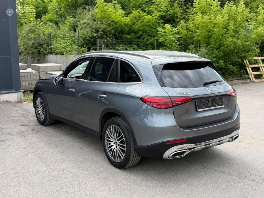Pelēks Mercedes-Benz GLC 220 2023 Kauņa, ar dzinēja tilpumu 1.95 L un nobraukumu 49 tūkst. km par 28650 €, foto 7 vietnē AUTOMOTO.COM.LV