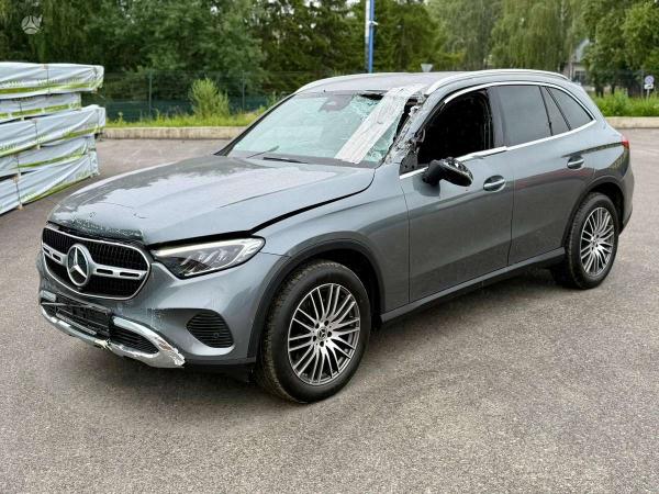 Grey Mercedes-Benz GLC 220 2023 in Kaunas, with an engine capacity of 1.95 L and mileage of 49 thousand km for 25650 €, photo 2 on AUTOMOTO.COM.LV