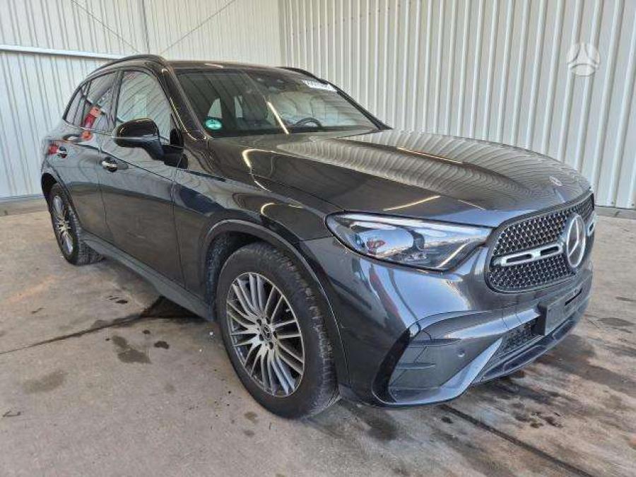 Grey Mercedes-Benz GLC 220 2024 in Druskininkai, with an engine capacity of 1.99 L and mileage of 53 thousand km for 36179 €, photo 1 on AUTOMOTO.COM.LV