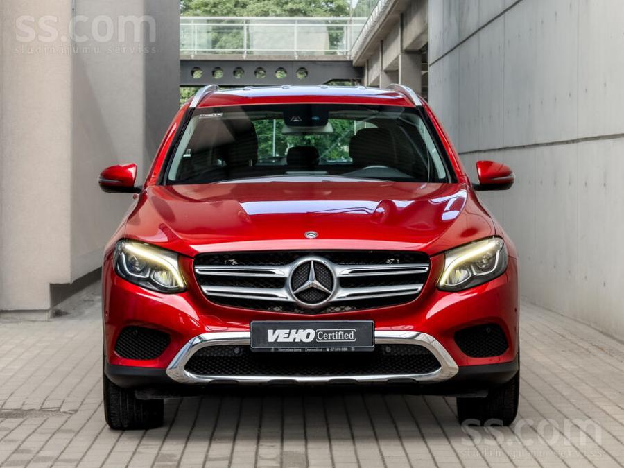 Red Mercedes-Benz GLC 220 2017 in Riga, with an engine capacity of 2.20 L and mileage of 127 thousand km for 23900 €, photo 3 on AUTOMOTO.COM.LV