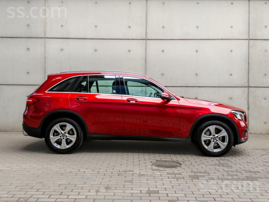 Red Mercedes-Benz GLC 220 2017 in Riga, with an engine capacity of 2.20 L and mileage of 127 thousand km for 23900 €, photo 5 on AUTOMOTO.COM.LV