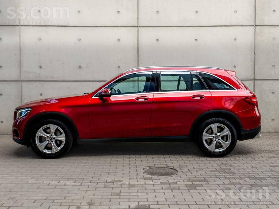 Red Mercedes-Benz GLC 220 2017 in Riga, with an engine capacity of 2.20 L and mileage of 127 thousand km for 23900 €, photo 9 on AUTOMOTO.COM.LV