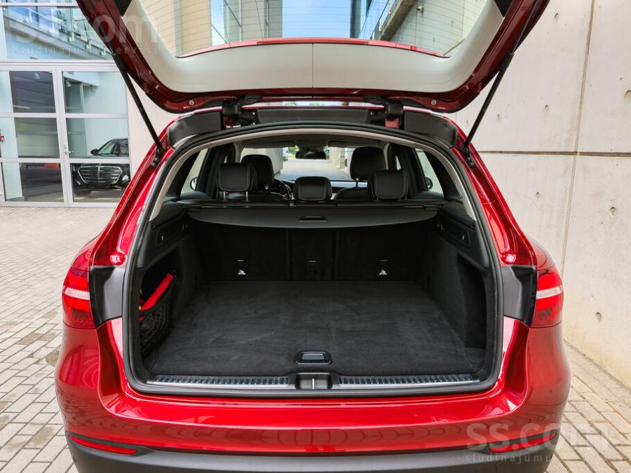 Red Mercedes-Benz GLC 220 2017 in Riga, with an engine capacity of 2.20 L and mileage of 127 thousand km for 23900 €, photo 10 on AUTOMOTO.COM.LV