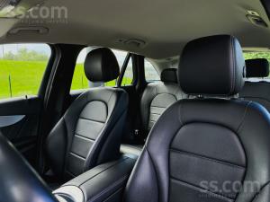 Red Mercedes-Benz GLC 220 2017 in Riga, with an engine capacity of 2.20 L and mileage of 127 thousand km for 23900 €, photo 13 on AUTOMOTO.COM.LV