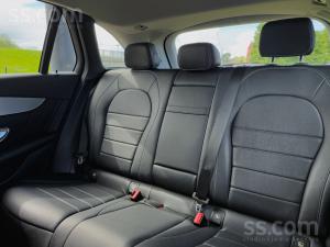 Red Mercedes-Benz GLC 220 2017 in Riga, with an engine capacity of 2.20 L and mileage of 127 thousand km for 23900 €, photo 14 on AUTOMOTO.COM.LV