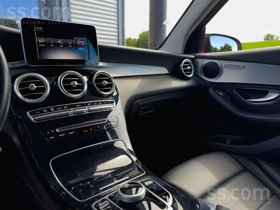 Red Mercedes-Benz GLC 220 2017 in Riga, with an engine capacity of 2.20 L and mileage of 127 thousand km for 23900 €, photo 19 on AUTOMOTO.COM.LV